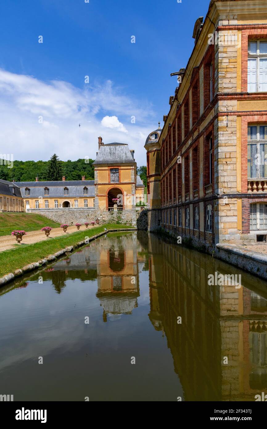 Mansart castle hi-res stock photography and images - Alamy