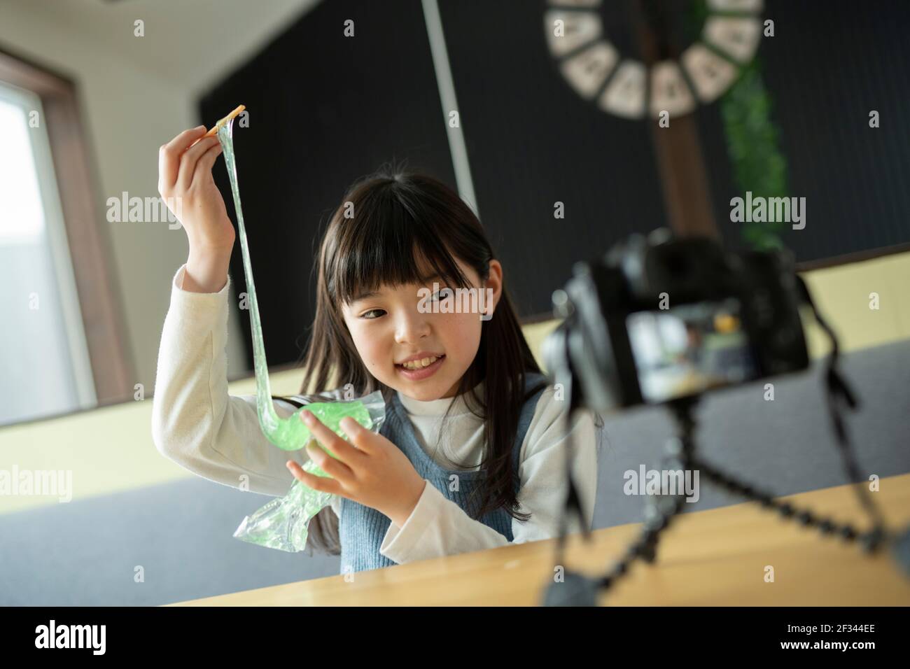 Asian girl photographing school hi-res stock photography and images - Alamy