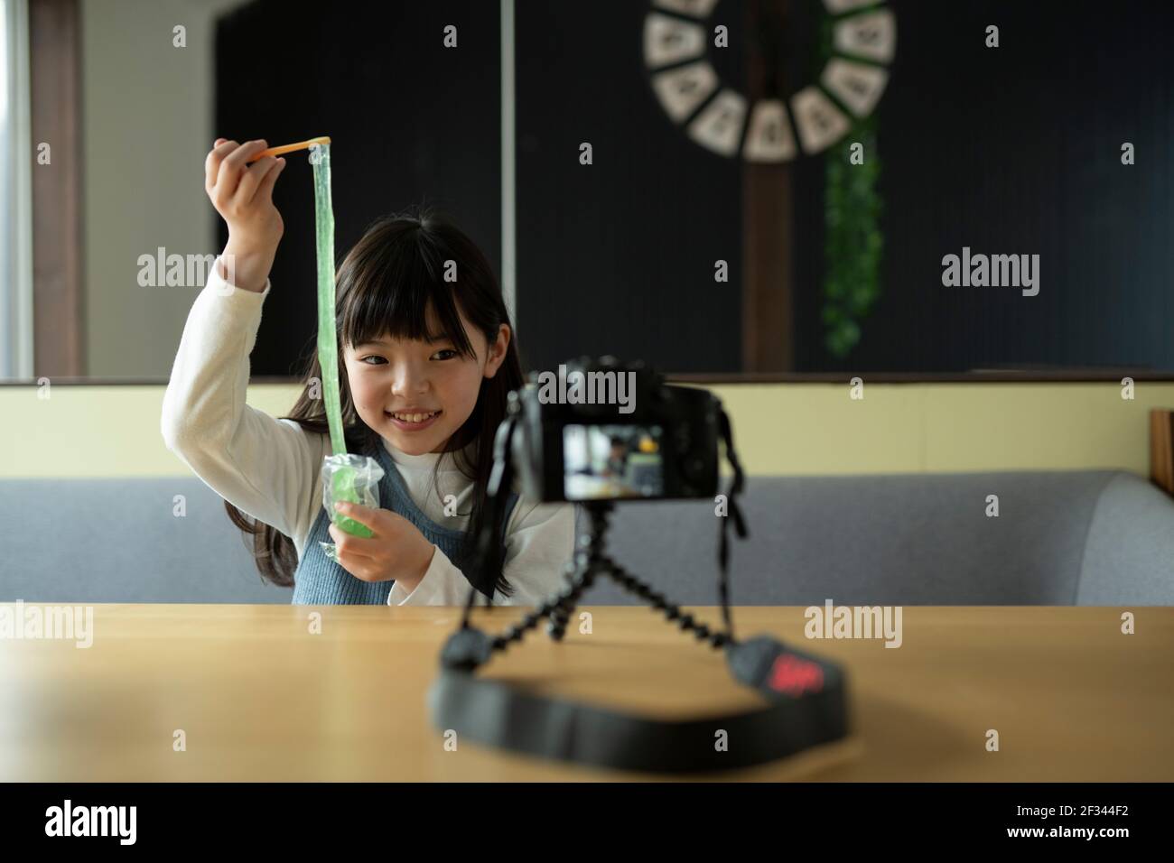 Asian girl photographing school hi-res stock photography and images - Alamy