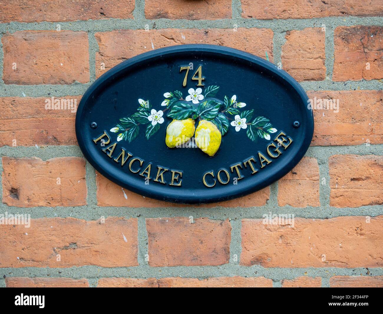 Oval sign hi-res stock photography and images - Alamy
