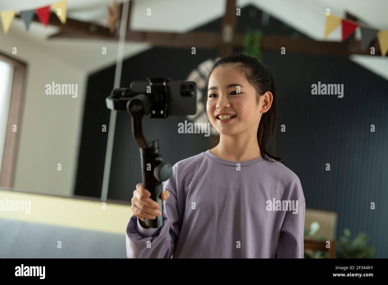 Asian girl photographing school hi-res stock photography and images - Alamy