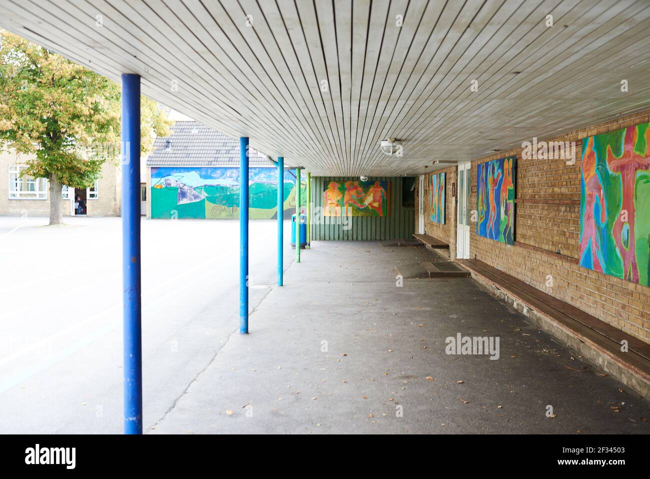 Seating kids hi-res stock photography and images - Alamy