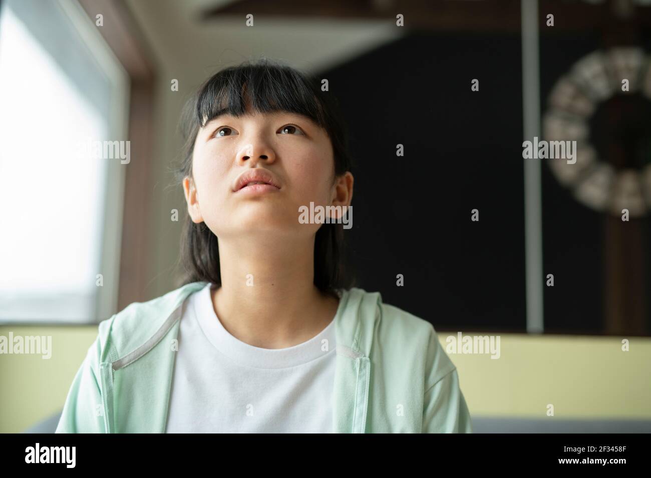 Teenager staring distance hi-res stock photography and images - Alamy