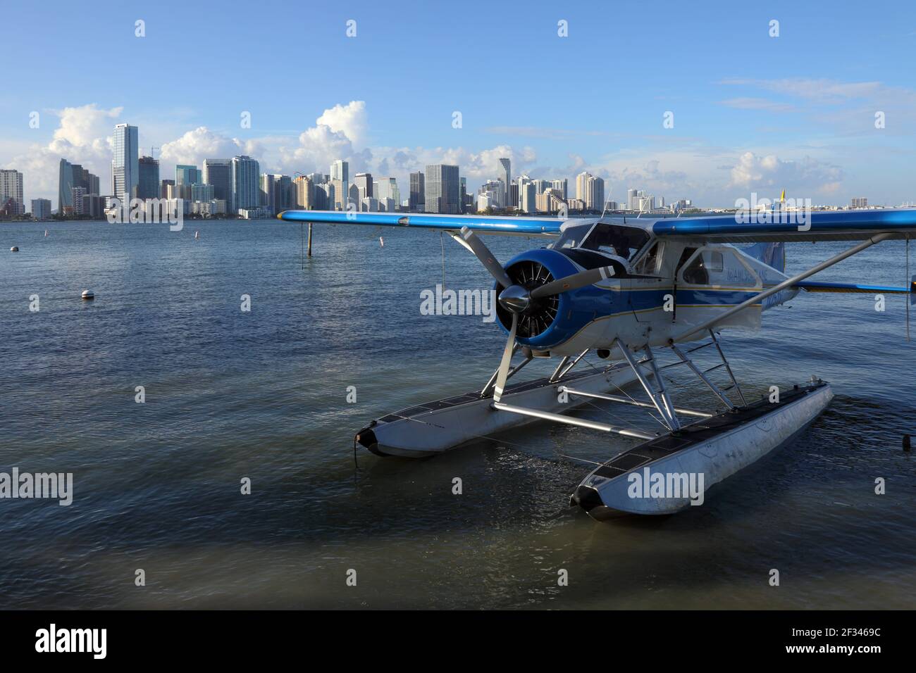 Seaplane in front of miami skyline hi-res stock photography and images ...