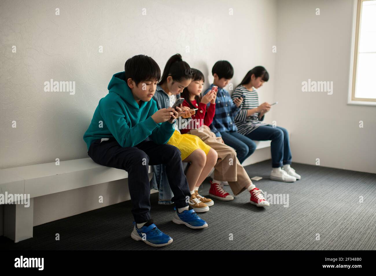 Student computer smartphone in classroom hi-res stock photography and ...