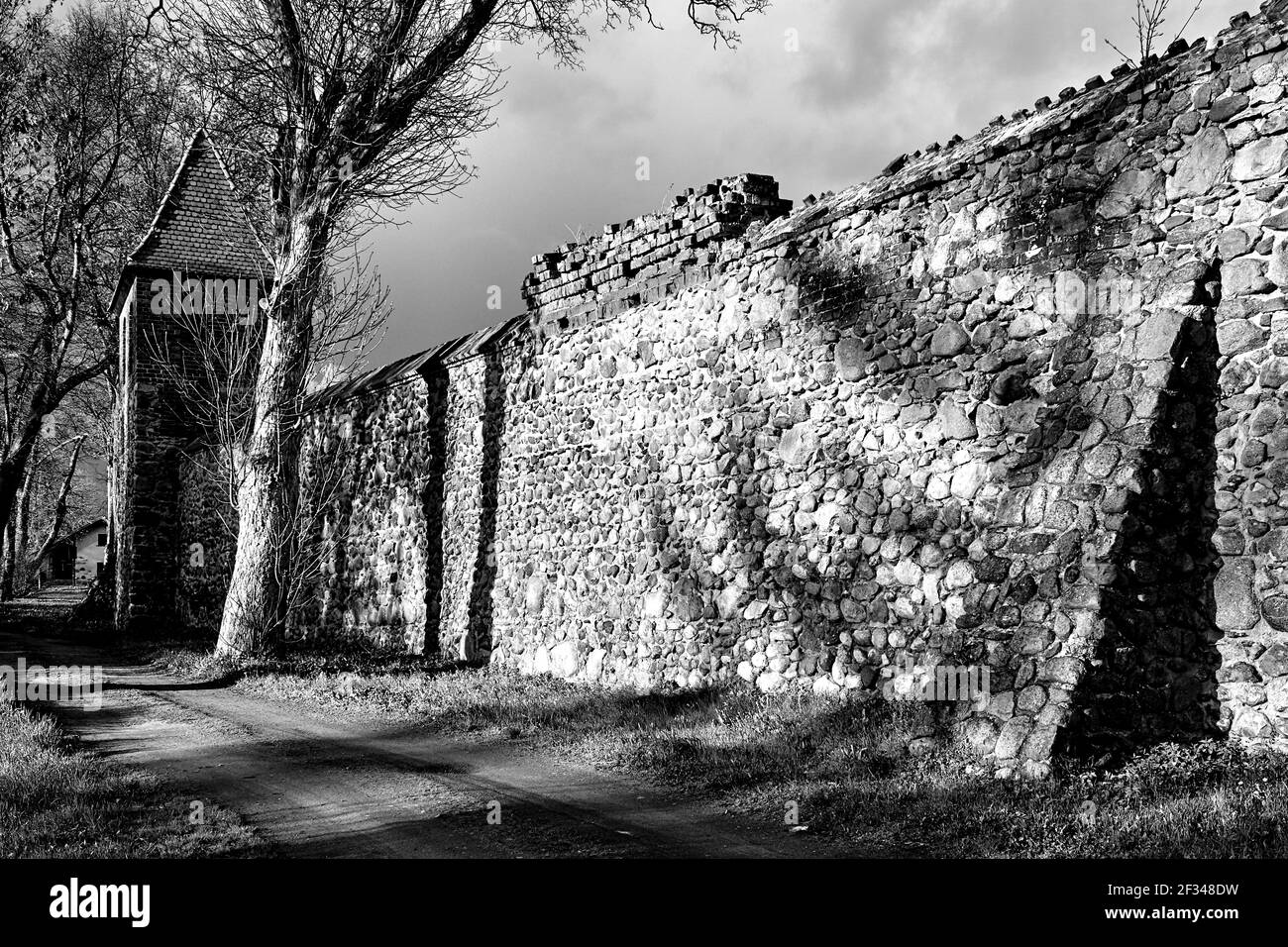 Defensive walls architecture Black and White Stock Photos & Images - Alamy