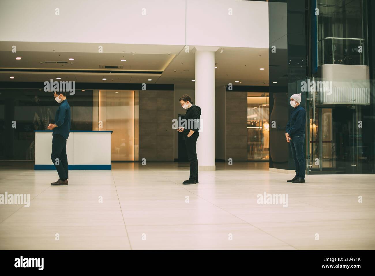 Hypermarket line people hi-res stock photography and images - Alamy