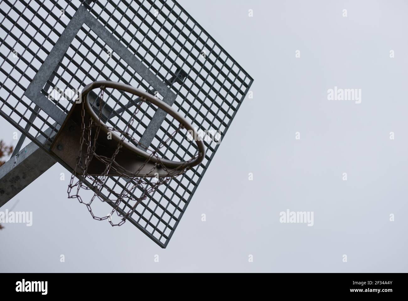 a old metal and rustic basketball hoop Stock Photo - Alamy