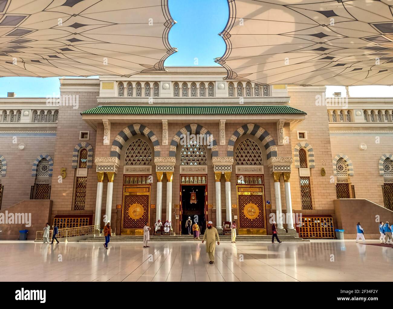 mosque of the prophet muhammad in madina, Saudi arabia Stock Photo - Alamy