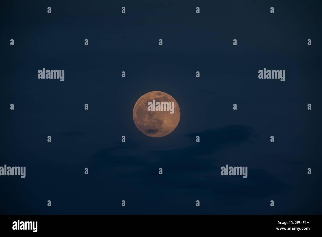 'Super Pink Moon' rises tonight over Worthing Pier, the biggest full ...