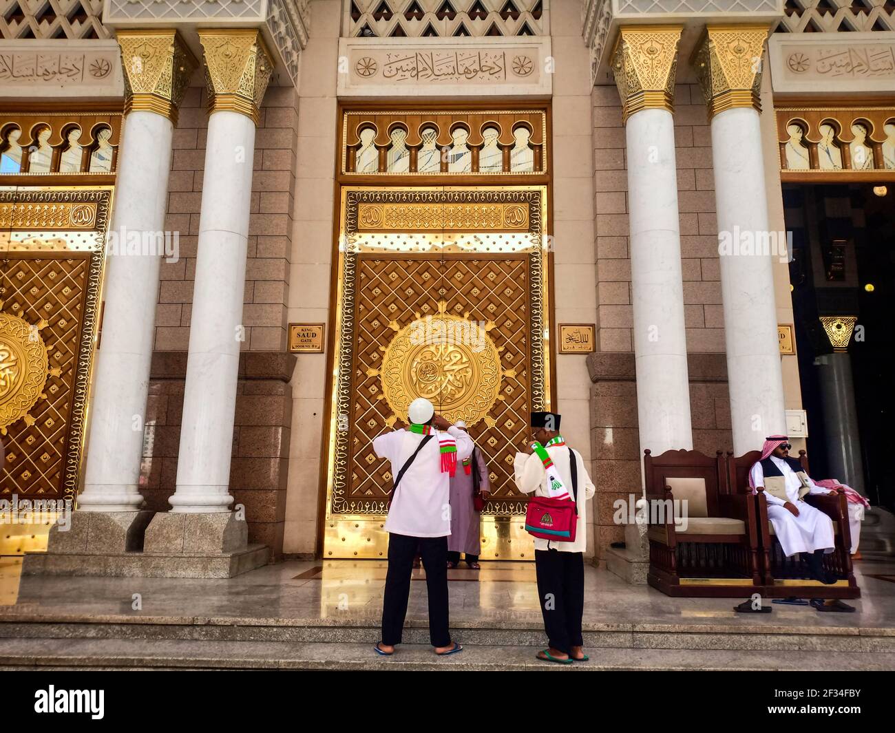 mosque of the prophet muhammad in madina, Saudi arabia Stock Photo - Alamy