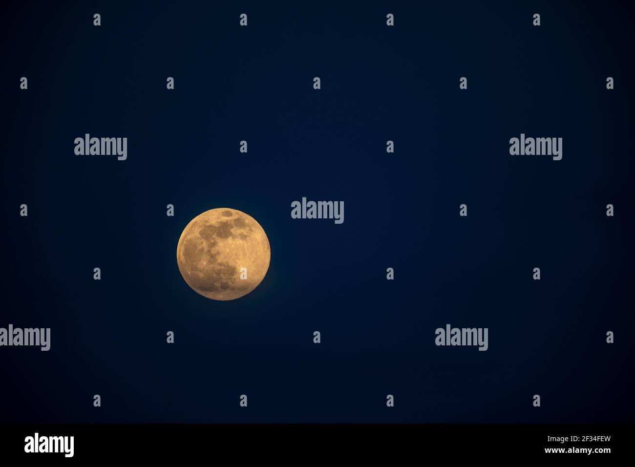 'Super Pink Moon' rises tonight over Worthing Pier, the biggest full ...