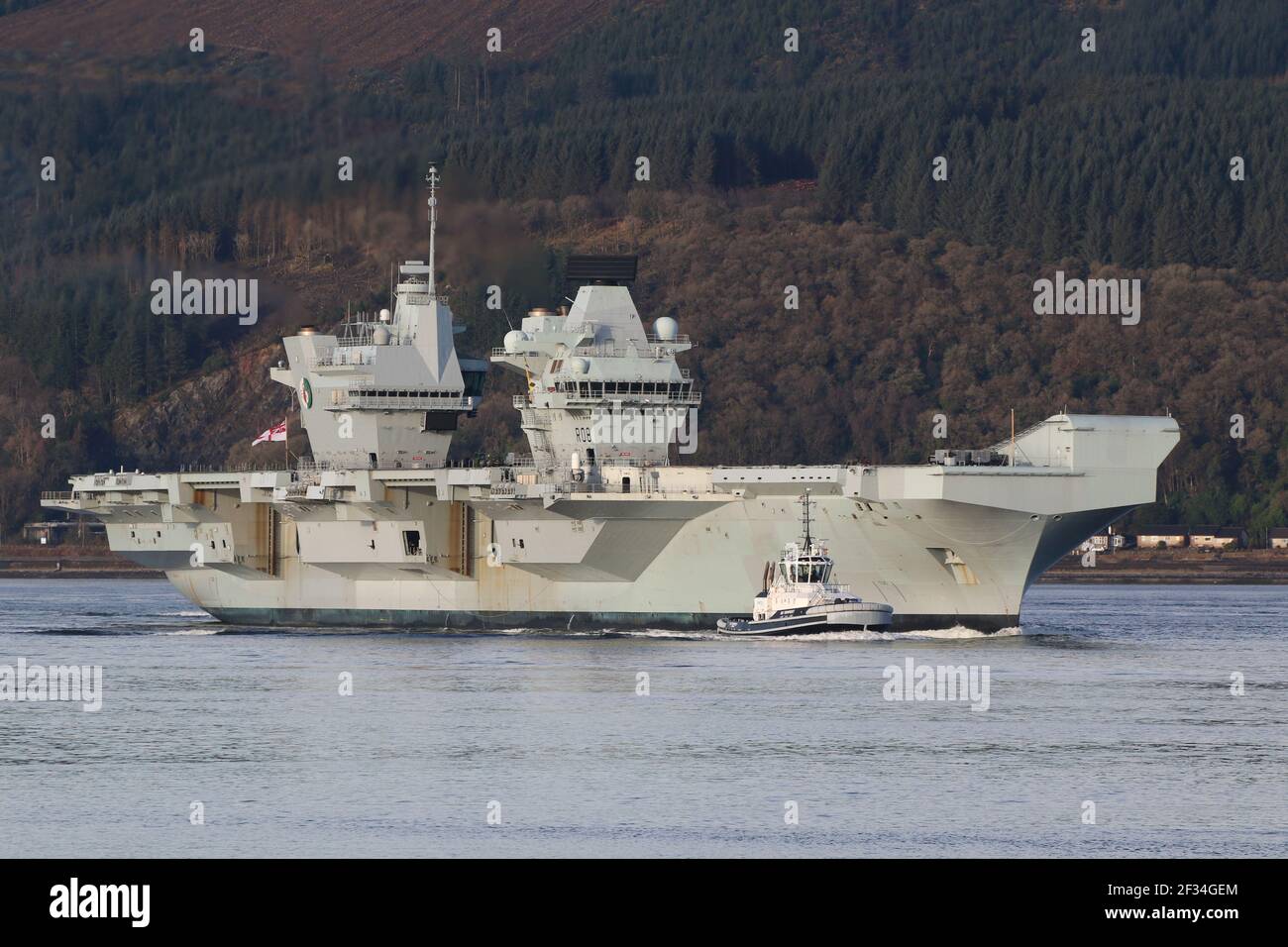 HMS Queen Elizabeth (R08), a Queen Elizabeth-class aircraft carrier ...