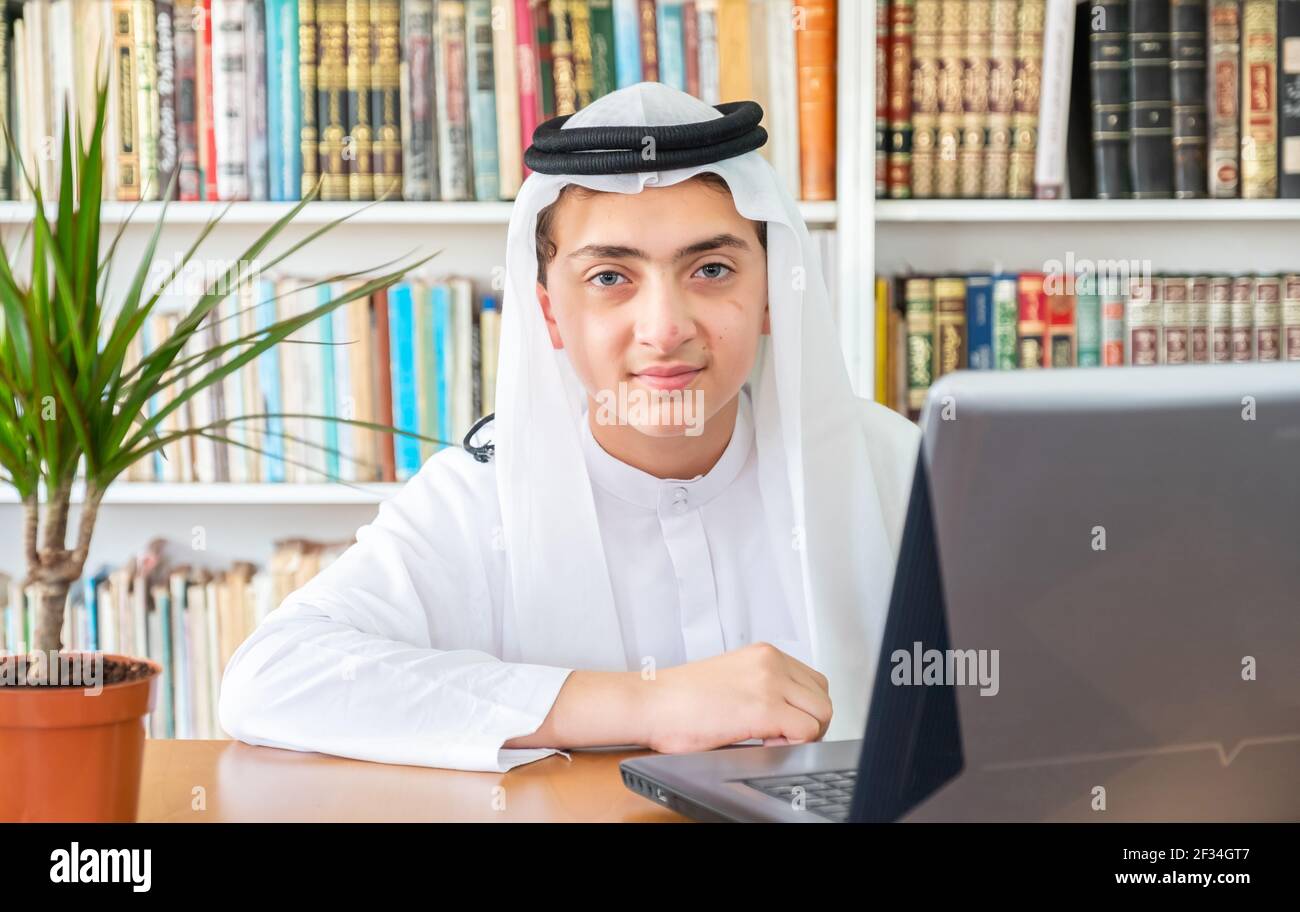 Arabic muslim man explaining something online Stock Photo - Alamy