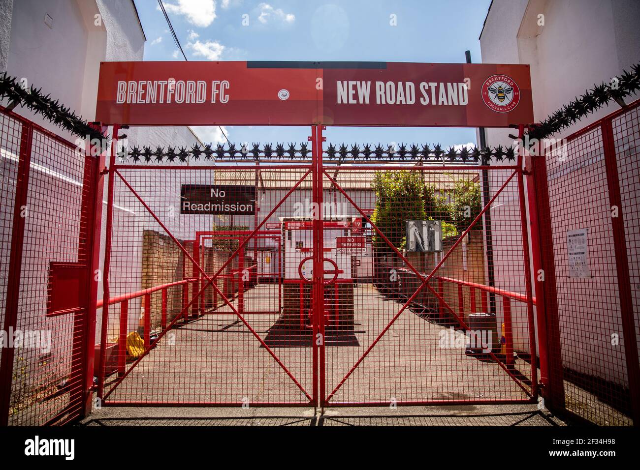 Griffin park brentford general view hi-res stock photography and images ...