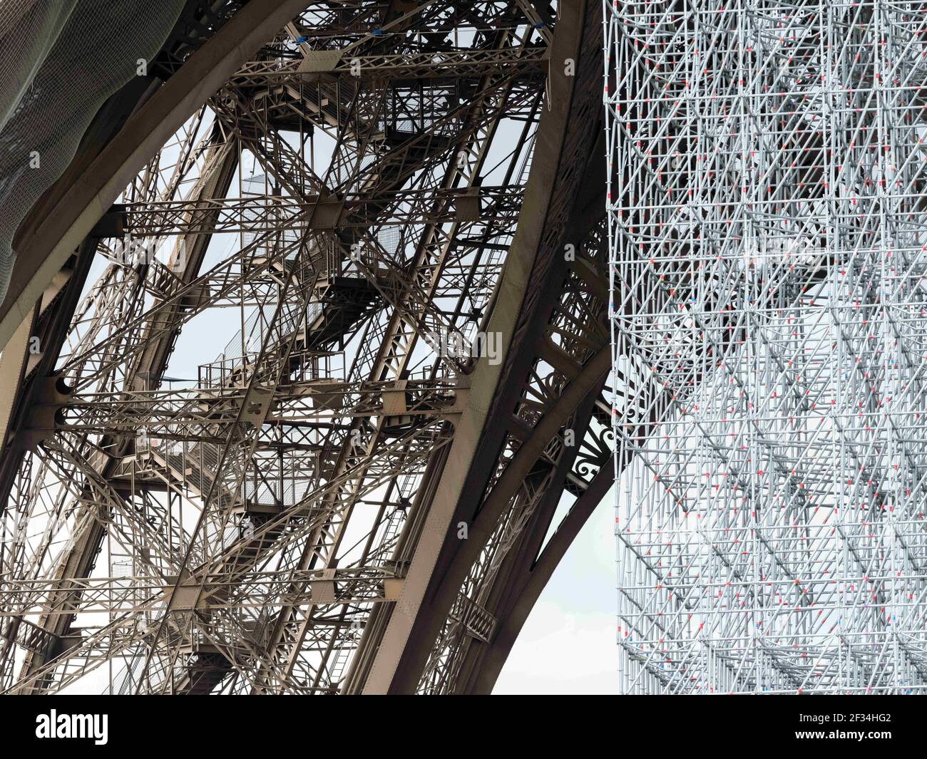 Paris 2024 tour eiffel hi-res stock photography and images - Alamy