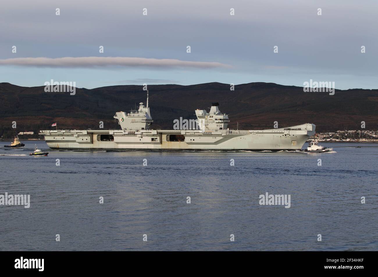HMS Queen Elizabeth (R08), a Queen Elizabeth-class aircraft carrier ...