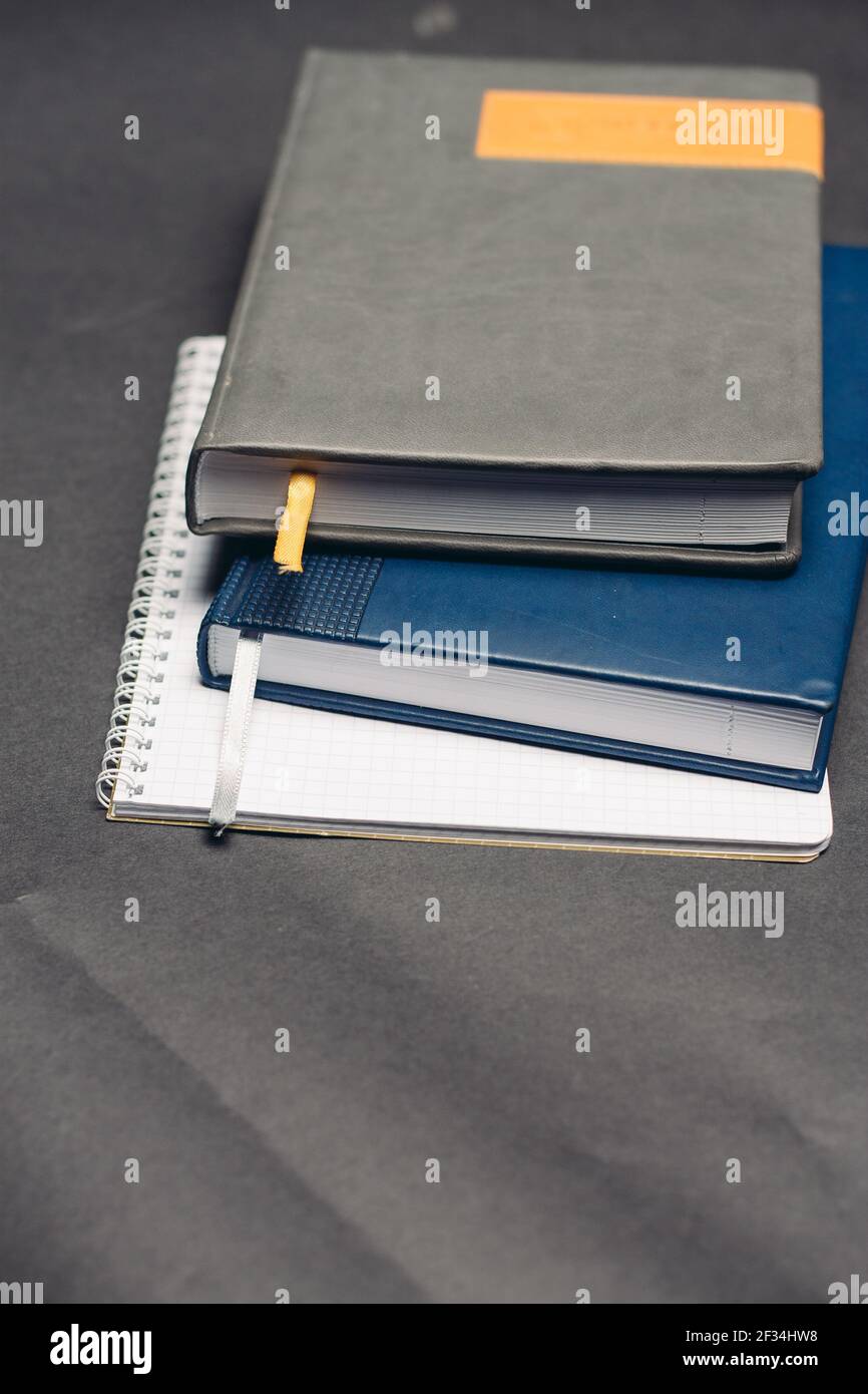 Desktop notepad papers pens hi-res stock photography and images - Alamy