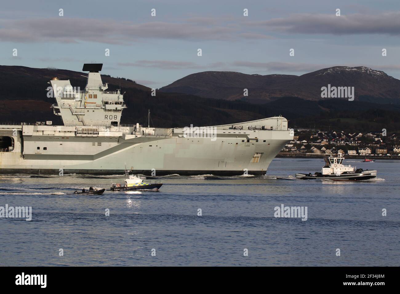 HMS Queen Elizabeth (R08), a Queen Elizabeth-class aircraft carrier ...