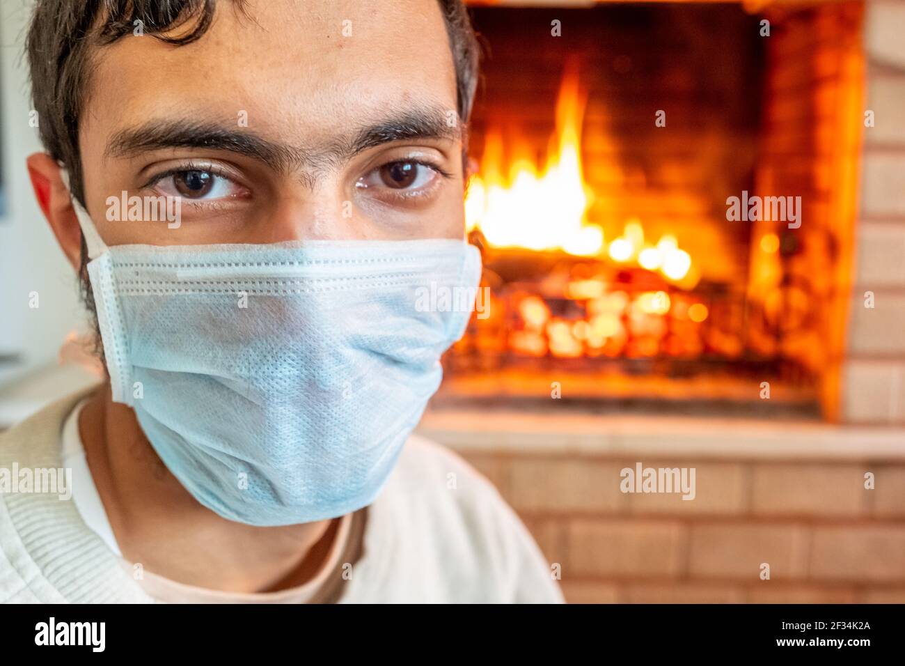 Arabic Muslim man wearing a mask to protect himself Stock Photo - Alamy