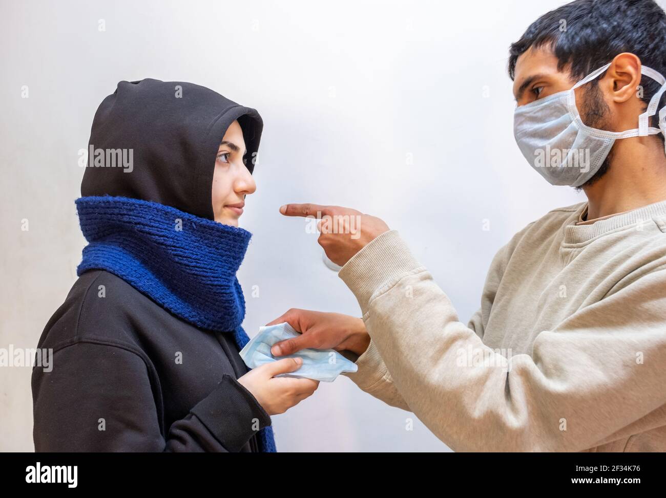 Arabic guy wearing mask hi-res stock photography and images - Alamy