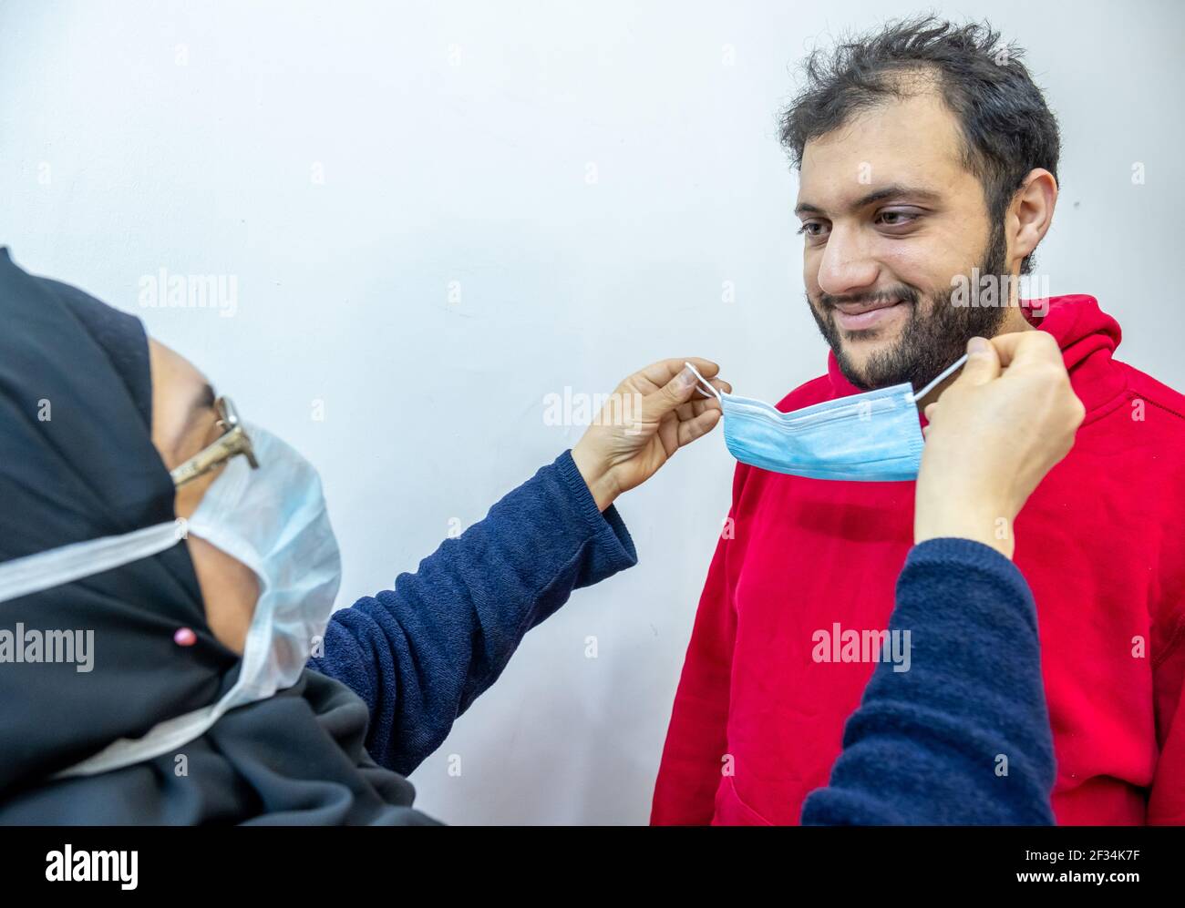 Arabic Muslim male and female wearing masks Stock Photo - Alamy