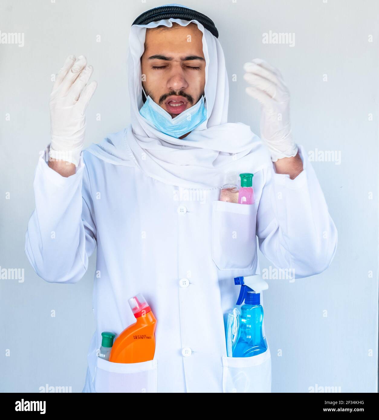 Arabic Muslim doctor praying for infected people Stock Photo - Alamy