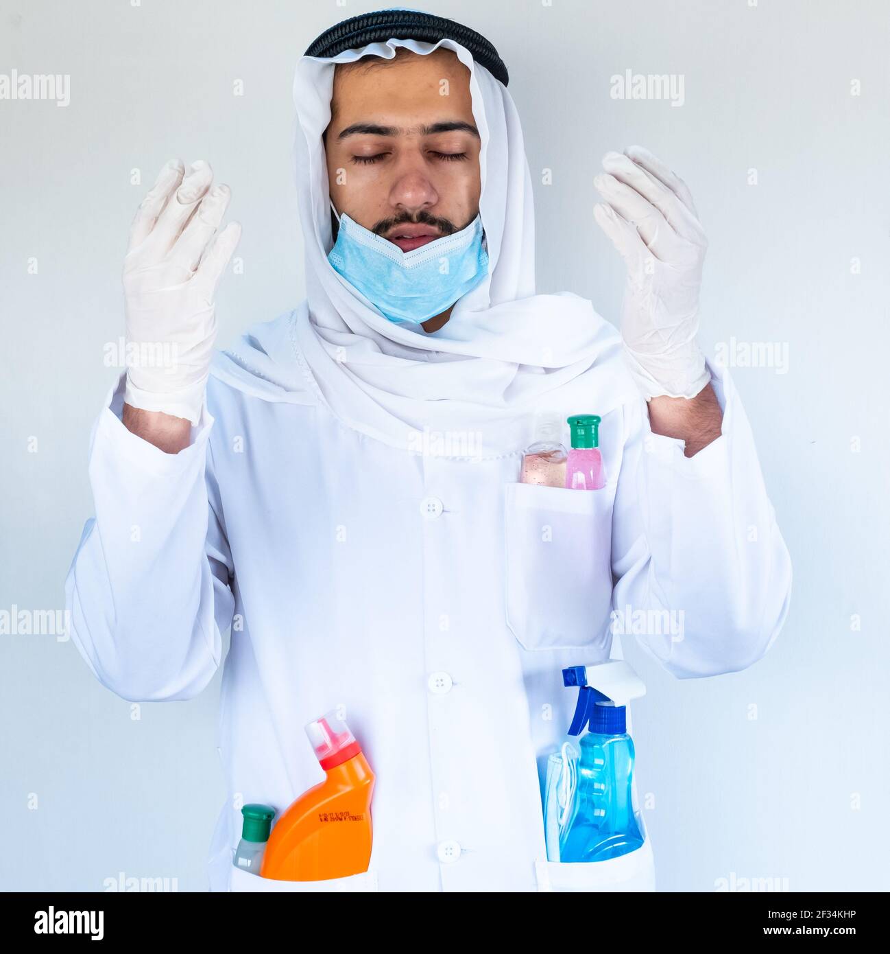 Arabic Muslim doctor praying for infected people Stock Photo - Alamy