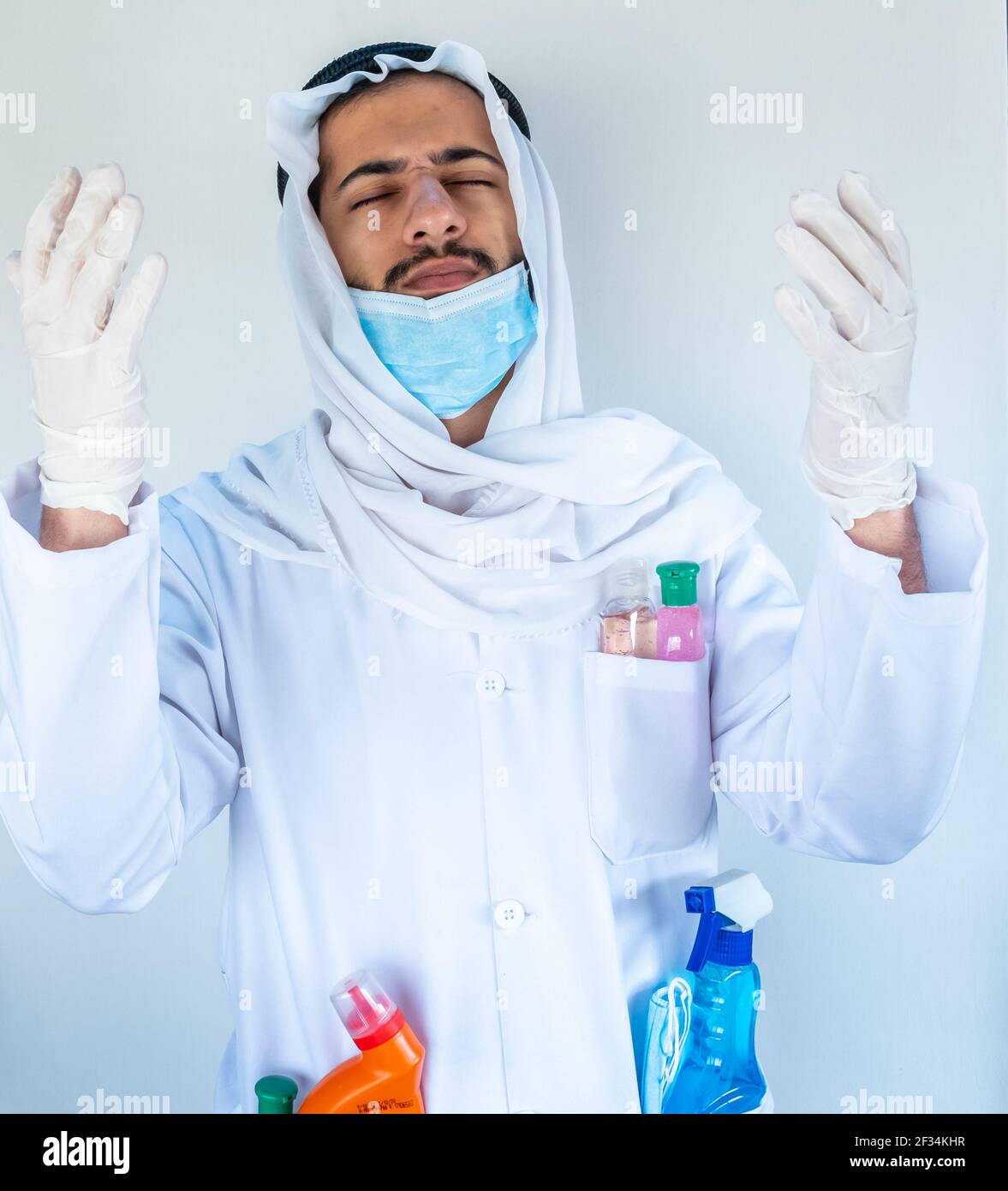 Arabic Muslim doctor praying for infected people Stock Photo - Alamy