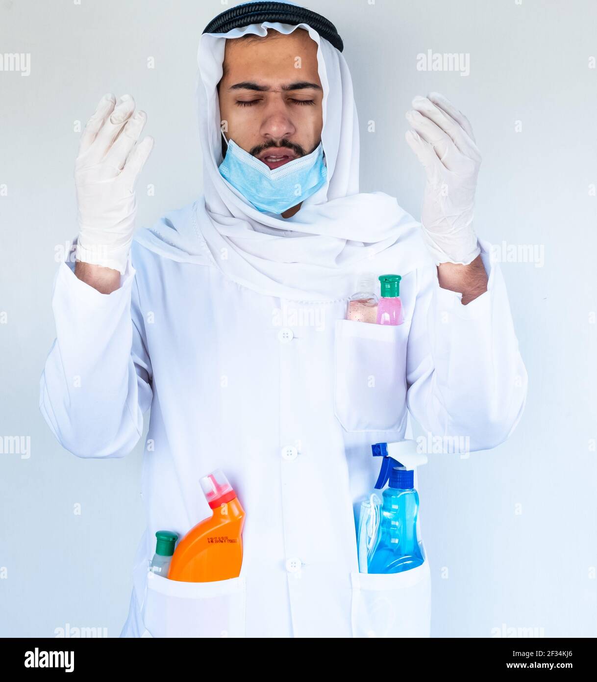 Arabic Muslim doctor praying for infected people Stock Photo - Alamy