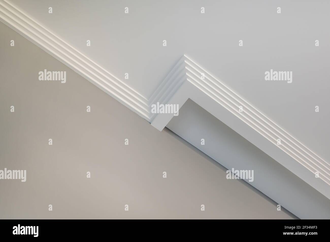 Detail of corner ceiling cornice with intricate crown moulding Stock ...