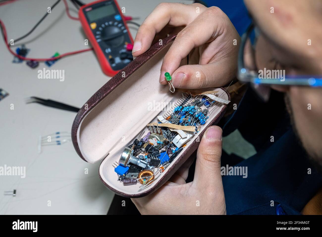 Guy holding electronic parts with his hand Stock Photo - Alamy