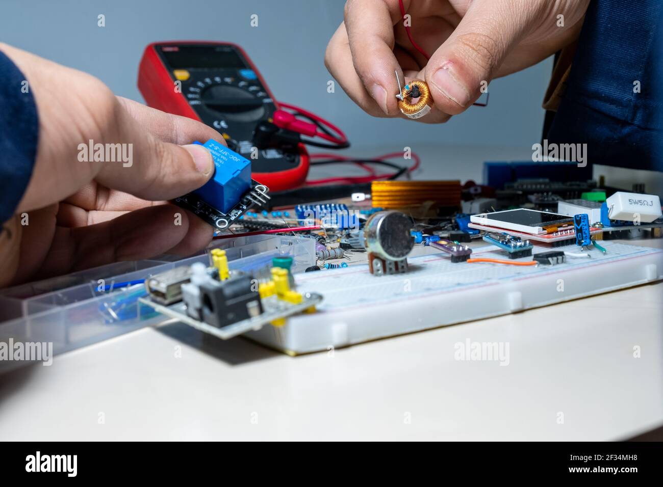 Guy holding electronic parts with his hand Stock Photo - Alamy