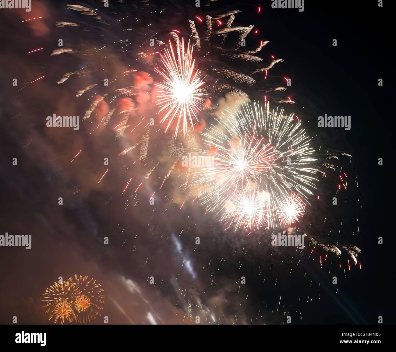 Exploding photos hi-res stock photography and images - Alamy