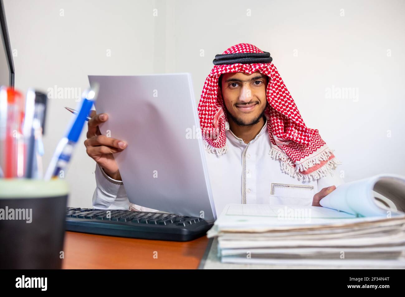 Arabic muslim employee completing the task in his hand Stock Photo - Alamy