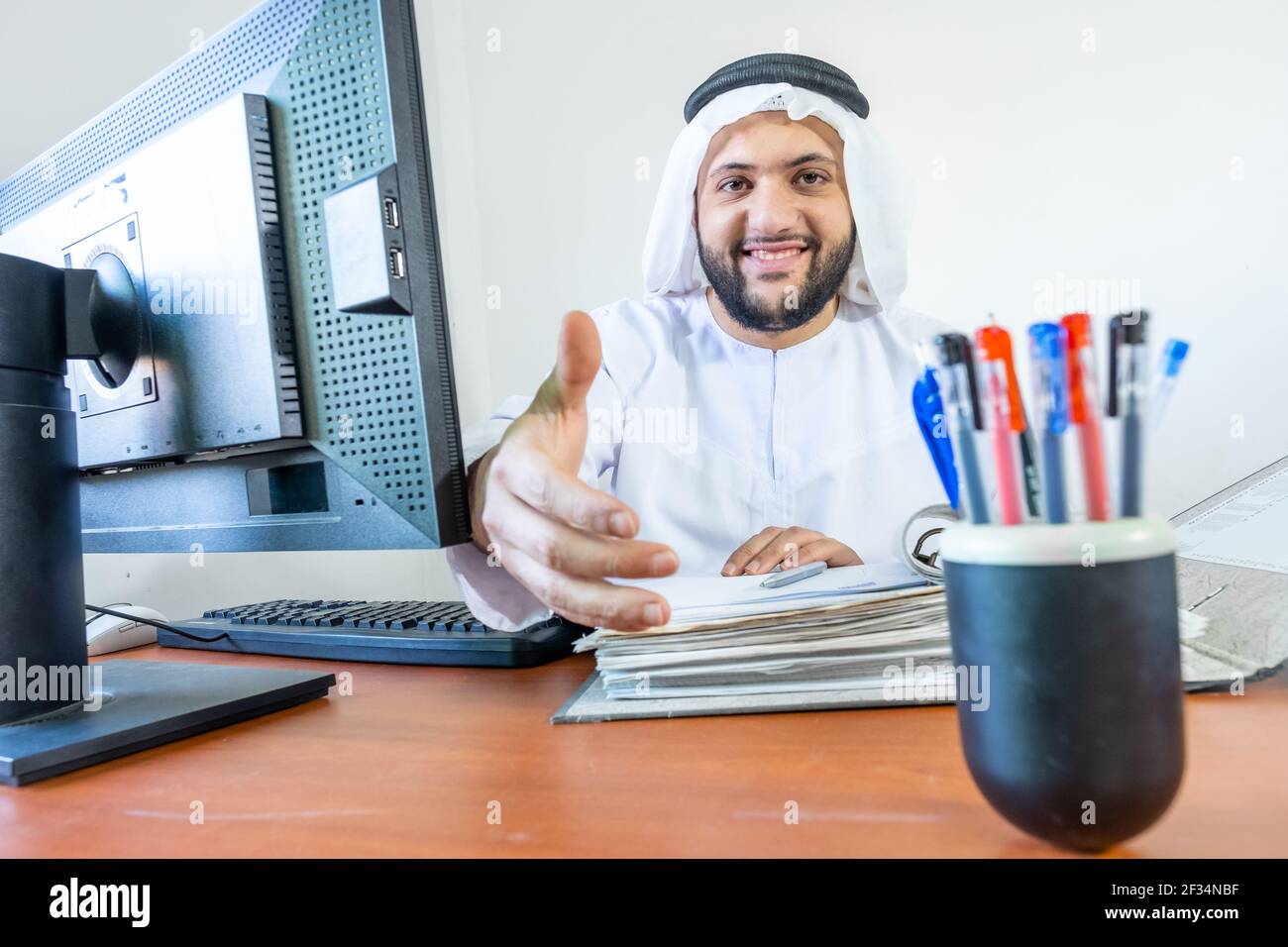 Arabic Muslim Manager Standing To Weclome His Guest Stock Photo Alamy arabic-muslim-manager-standing-to-weclome-his-guest-stock-photo-alamy
