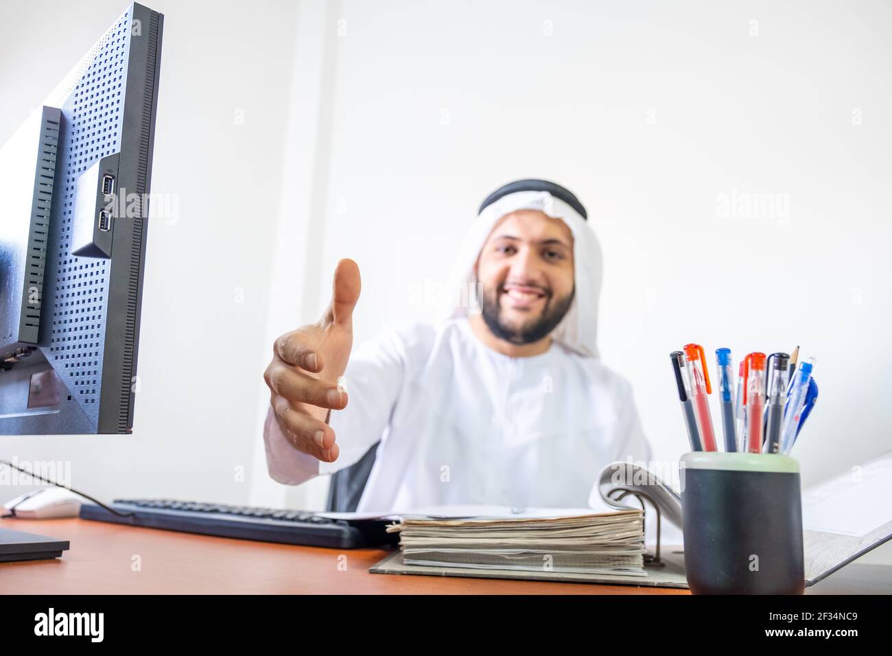Arabic muslim manager standing to weclome his guest Stock Photo - Alamy