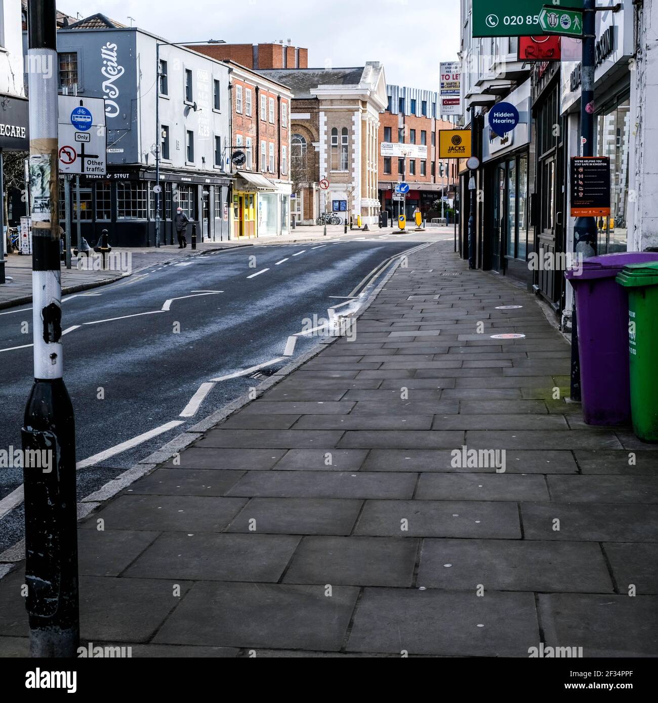 Empty street london hi-res stock photography and images - Alamy
