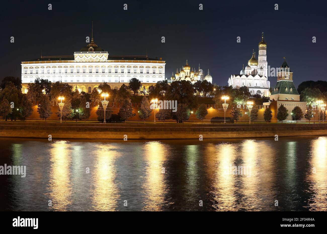 Night panoramic view of the Kremlin, Moscow, Russia--the most popular ...
