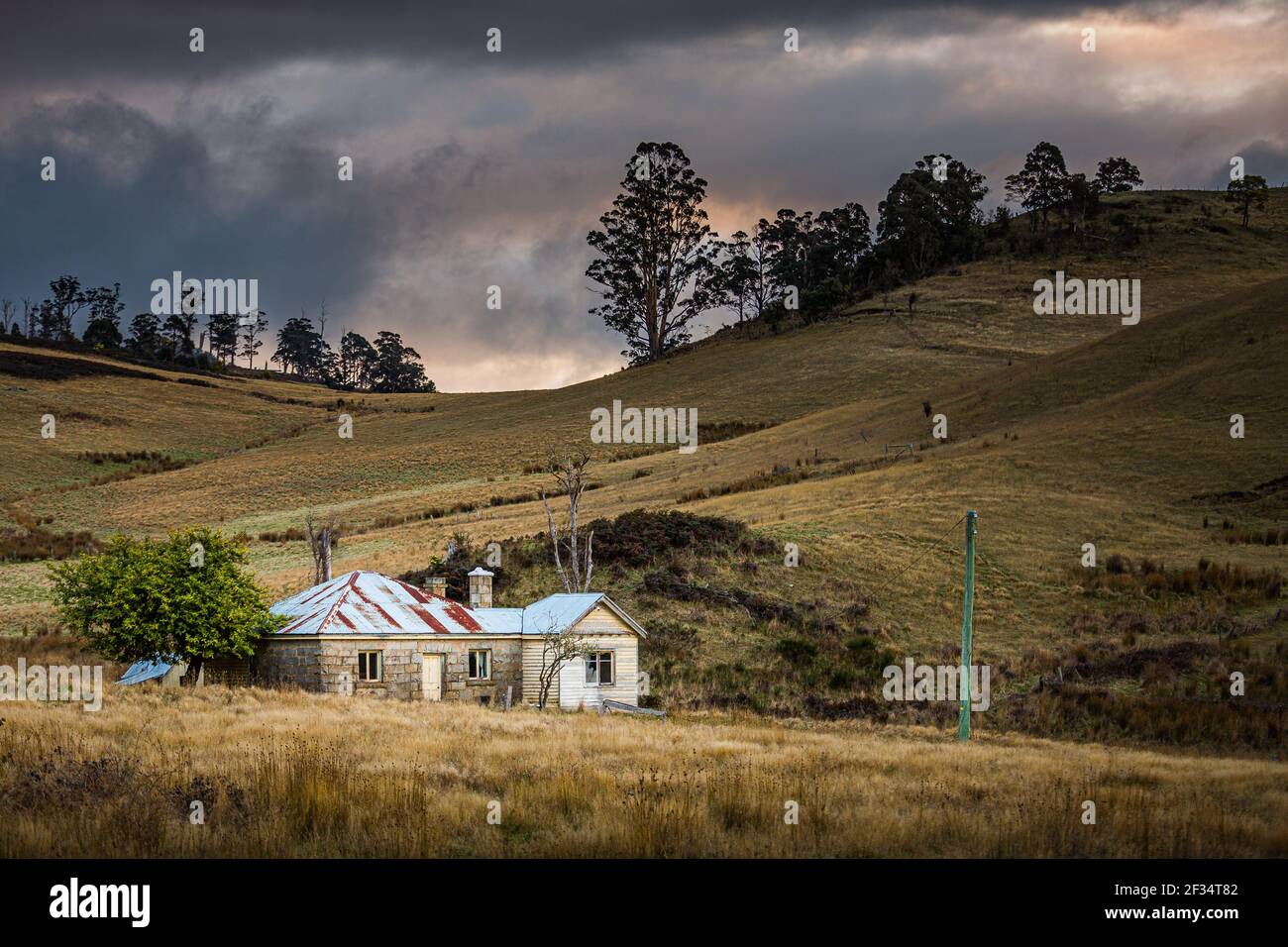 A beautiful view of an old farmhouse in Tasmania, Australia Stock Photo ...