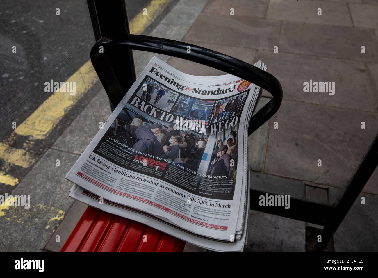 Evening standard front page hi-res stock photography and images - Alamy