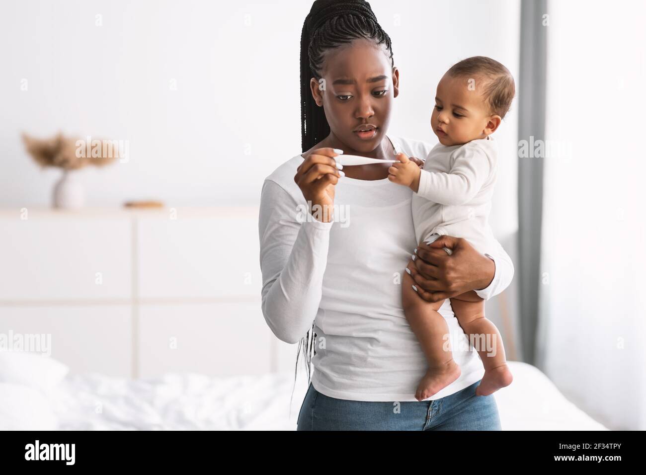 Child scared parent hi-res stock photography and images - Alamy
