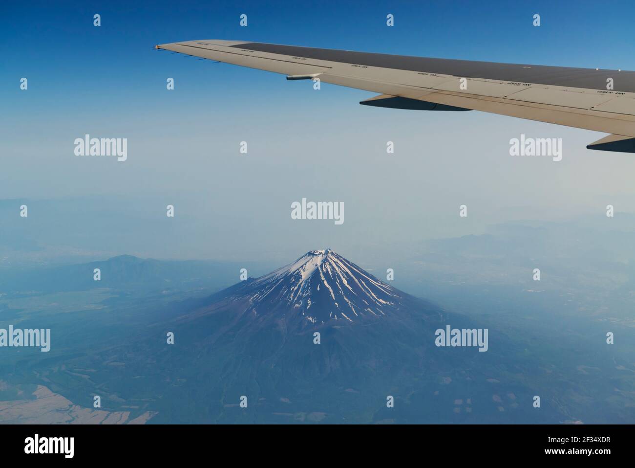 Airplane wing flying over Fuji mountain in Japan Stock Photo - Alamy