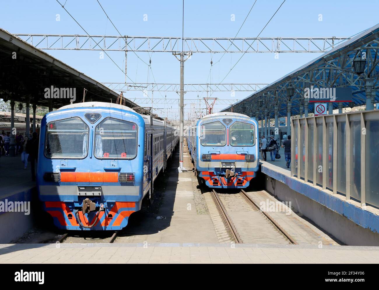 Train on Moscow passenger platform (Yaroslavsky railway station ...