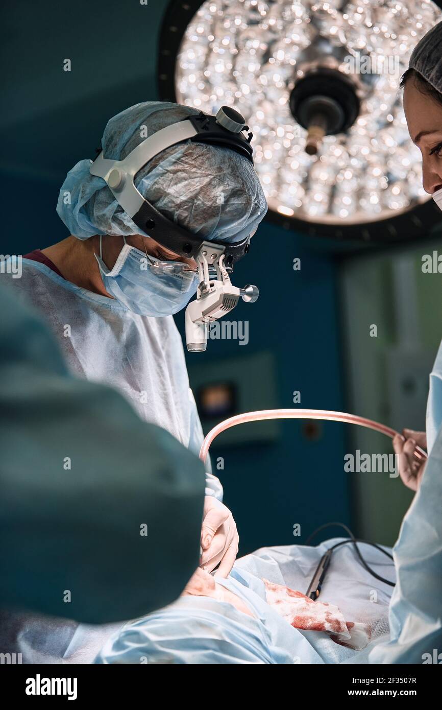 Lady surgeons hi-res stock photography and images - Alamy
