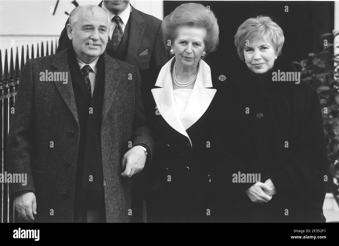 Mikhail Gorbachev with Margaret Thatcher and his wife Stock Photo - Alamy