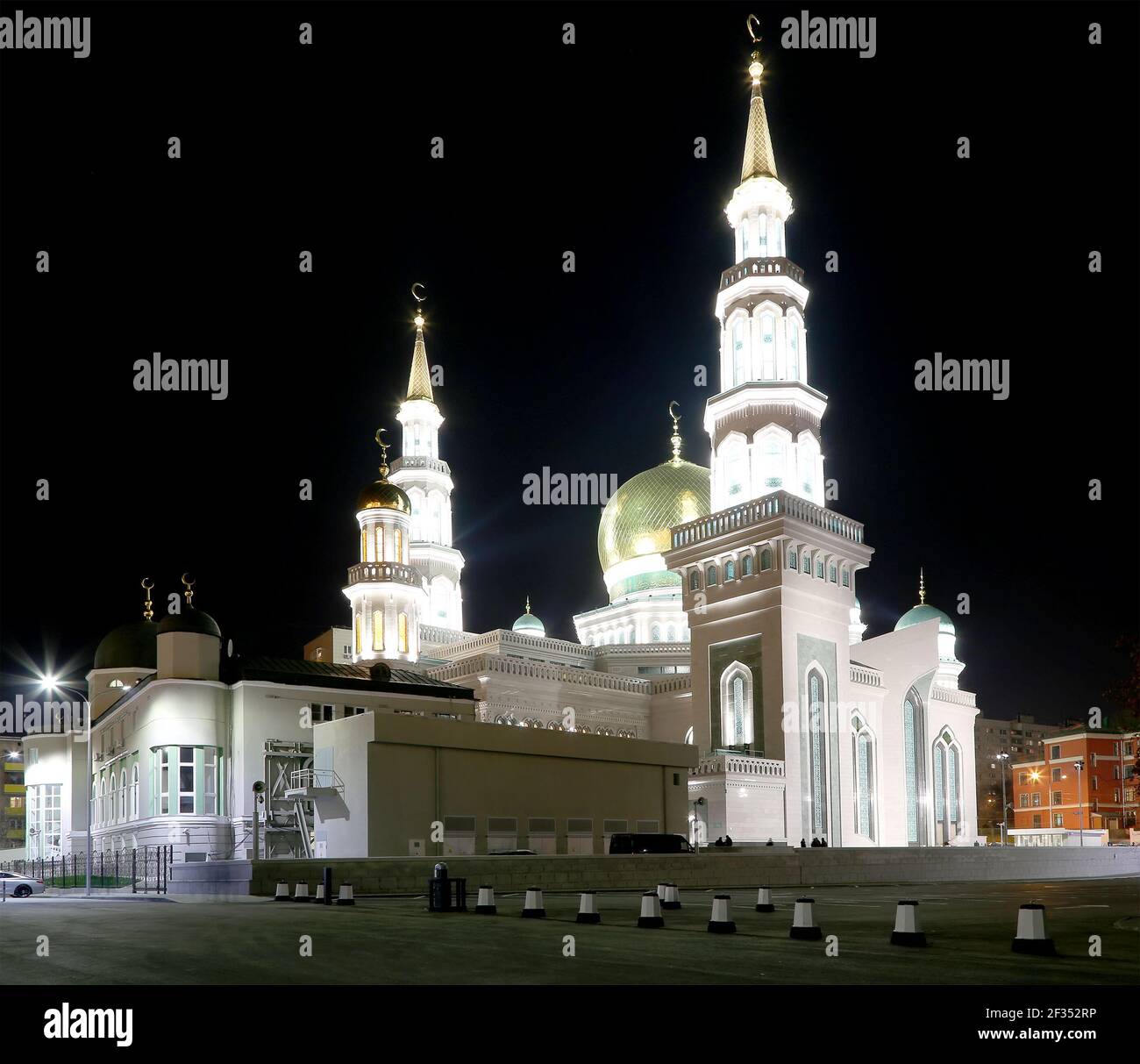Moscow Cathedral Mosque, Russia -- the main mosque in Moscow, new ...