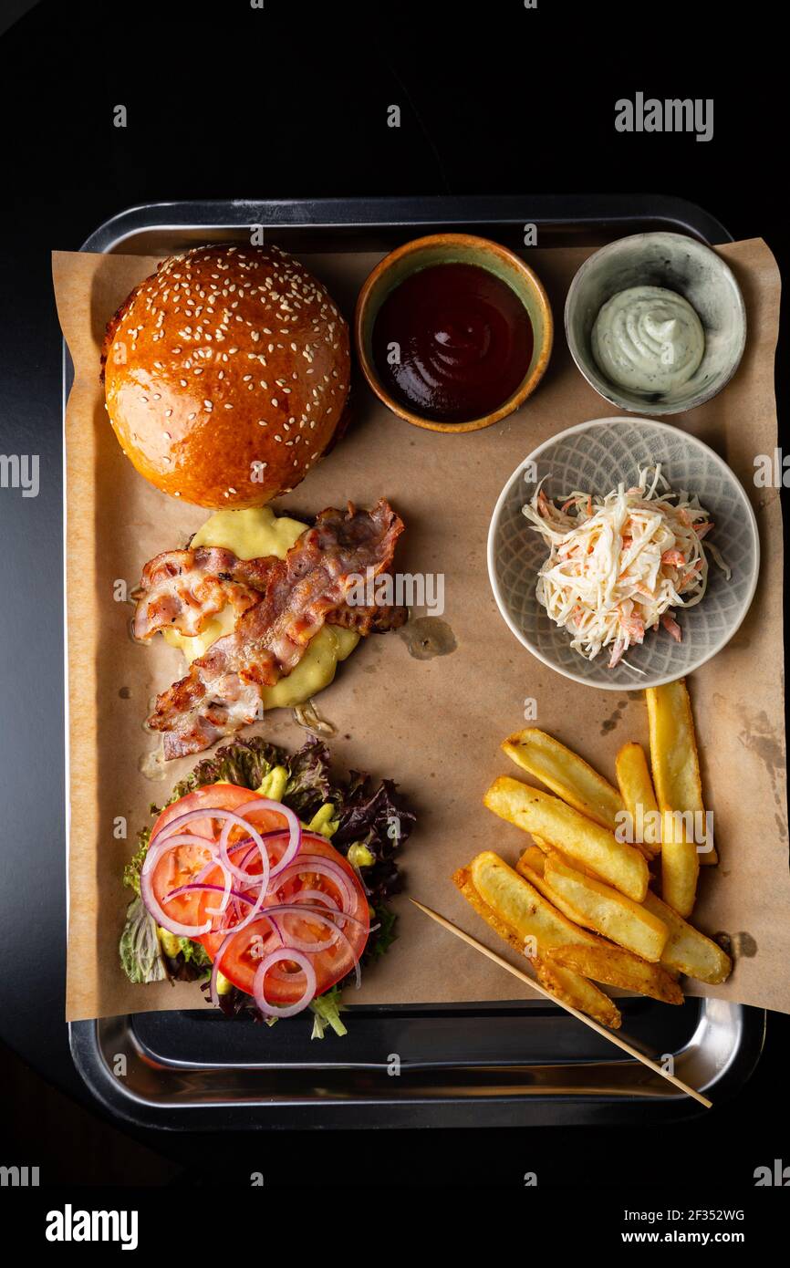 Overhead view of hamburger ingredients, burger Stock Photo - Alamy