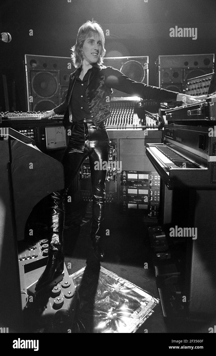 Prog rock keyboard player hi-res stock photography and images - Alamy