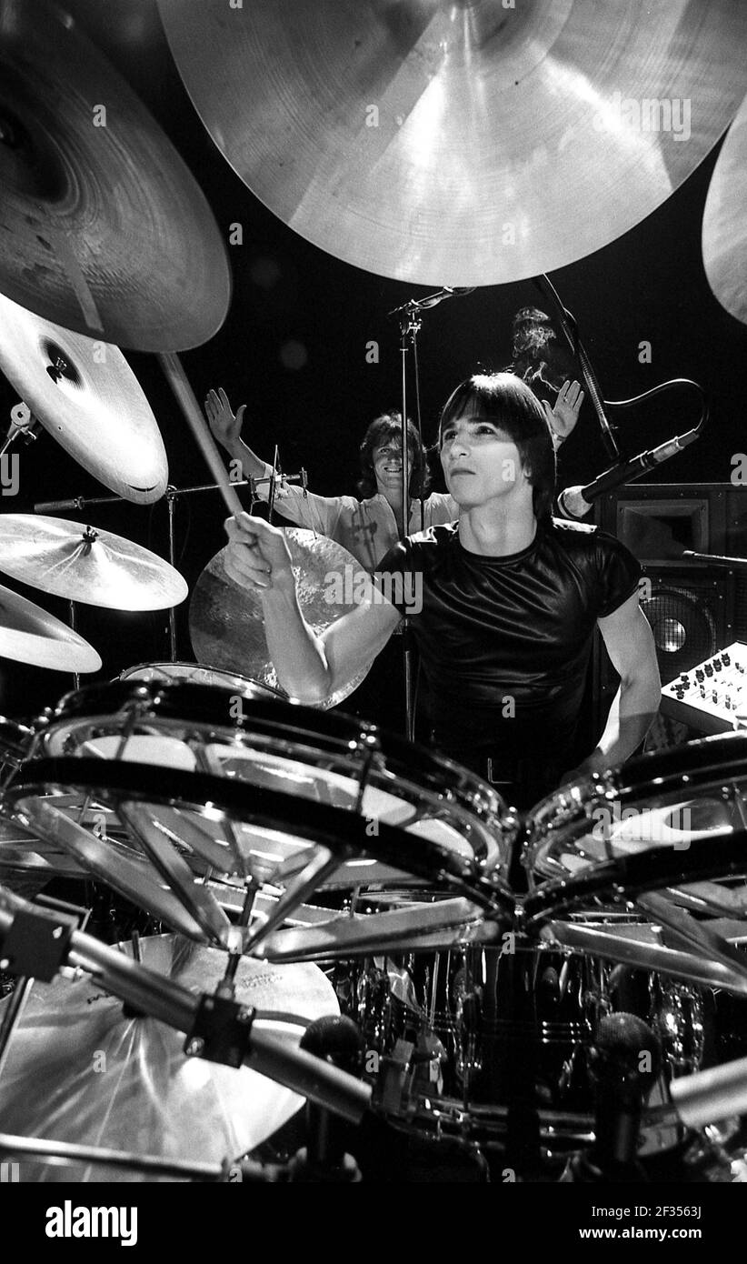 Prog rock drummer terry bozzio hi-res stock photography and images - Alamy
